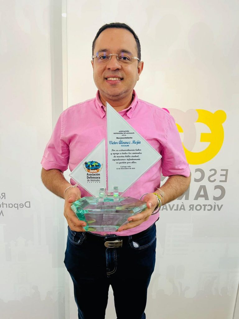 Acerca – Victor Alvarez